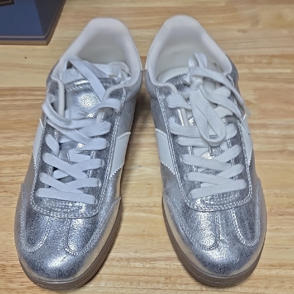 Universal Thread | Shoes | Universal Thread Silver And White Sneakers ...